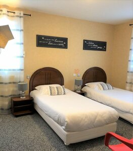 Auv'h0tel (Nouvelle-Aquitaine, Gironde, Arrondissement de Langon, Bazas, Rue du 11 Novembre 1918), otel