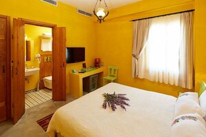 Aya Yorgi Evleri (Çanakkale, Bozcaada, Alaybey Mah.), otel  Bozcaada'dan
