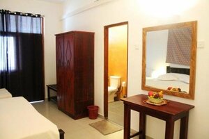 Coral Seas Beach Hikkaduwa (Southern, Town of Hikkaduwa, Galle Road), otel  Hikkaduwa'dan