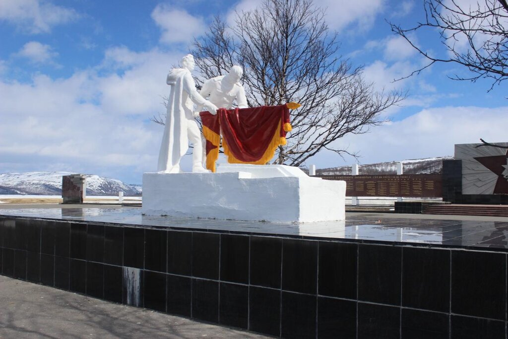 Anıt, heykel Боевое знамя, Murmanskaya oblastı, foto