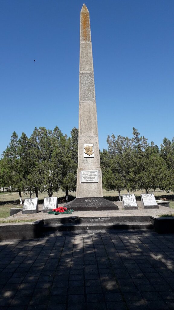 Anıt, heykel Обелиск жителям села, погибшим в Великой Отечественной войне, Kırım Cumhuriyeti, foto