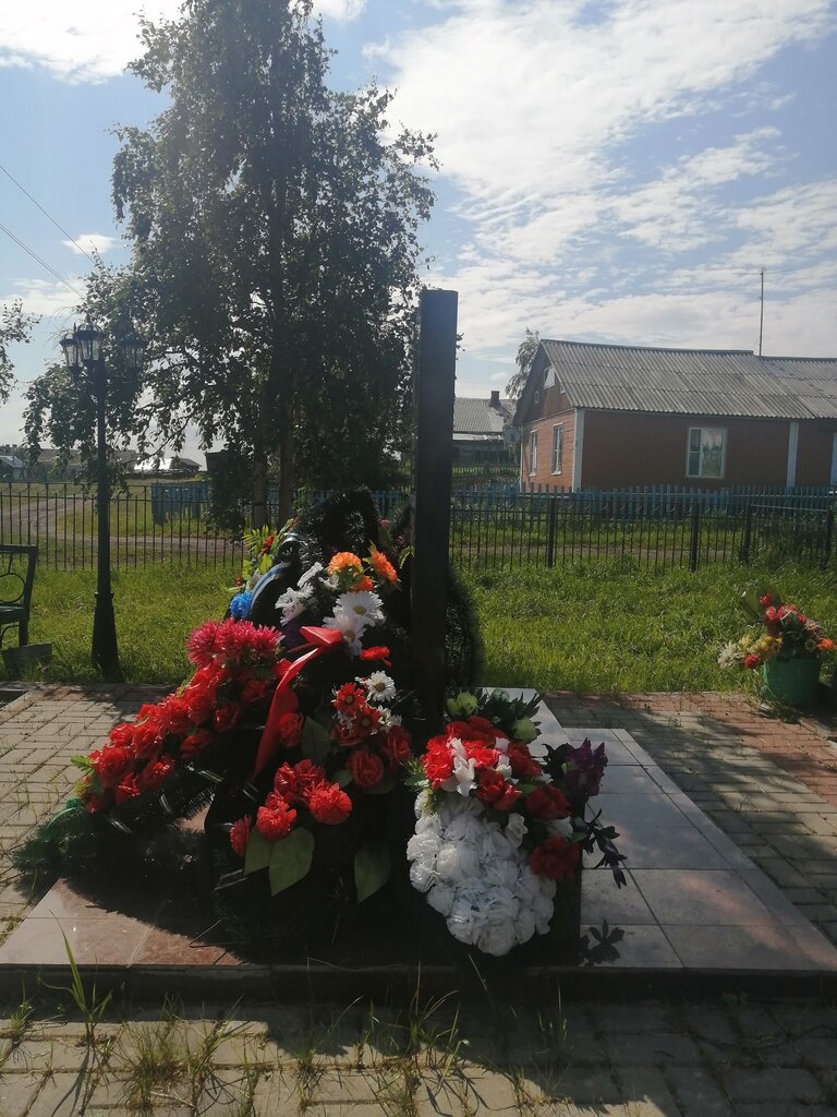 Anıt, heykel С благодарностью землякам, отдавшим свои жизни для сохранения наших, Nenets özerk okrugu, foto