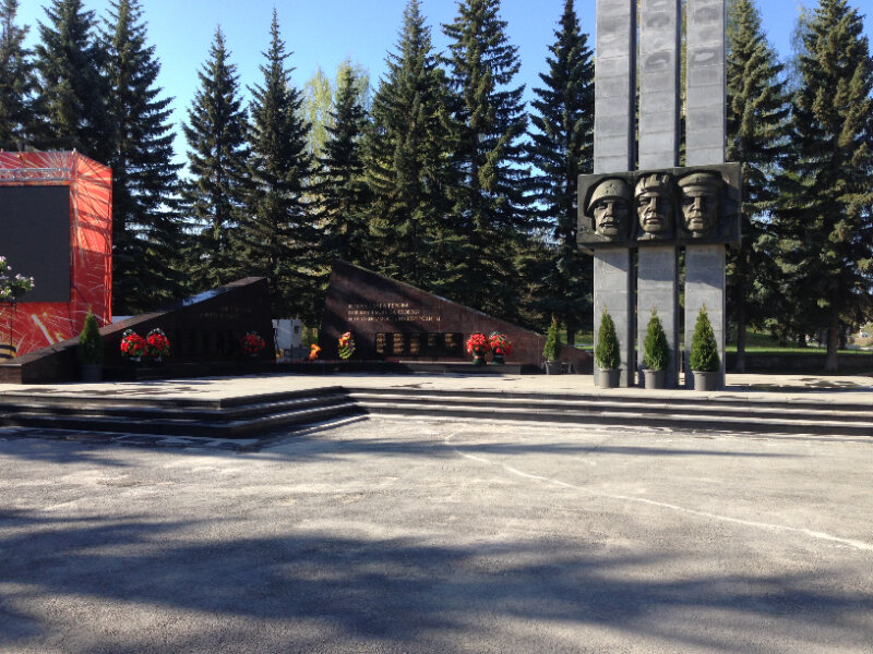 Anıt, heykel Вечный огонь, Novouralsk, foto