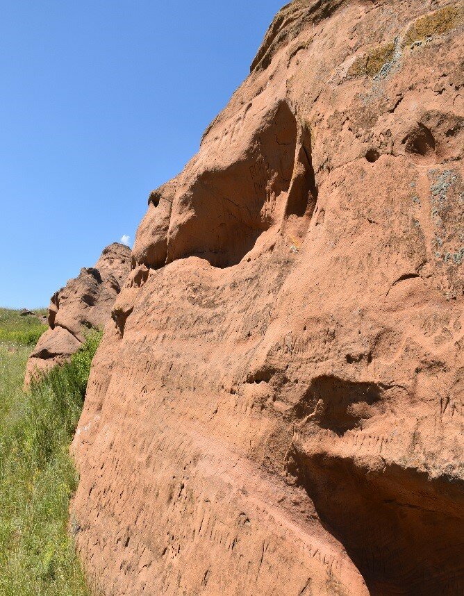 Doğa Ландшафтно-геологический памятник природы Самангульские Красные камни, Orenburgskaya oblastı, foto
