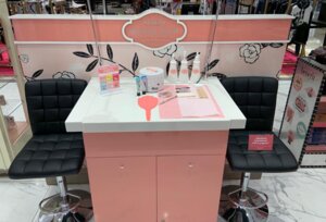 Benefit BrowBar Depilación de Cejas - El Palacio de Hierro Satélite (Mexico, Naucalpan de Juárez (municipio de Naucalpan)), güzellik salonu