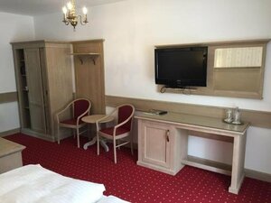 Lacu Rosu (Lacu Roșu), otel  Harghita'dan