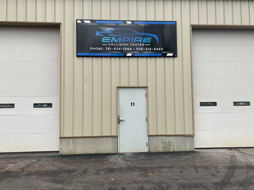 Oto kaporta Empire Collision Center, Massachusetts, foto