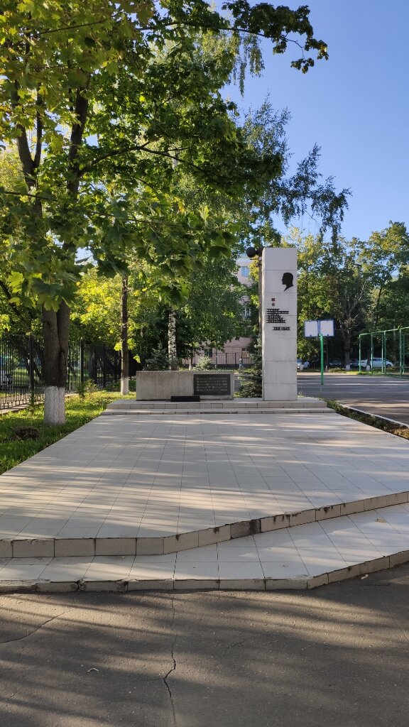 Anıt, heykel Памятник-обелиск Герою СССР Власову Н.И. 1916-1945, Liubertsy, foto