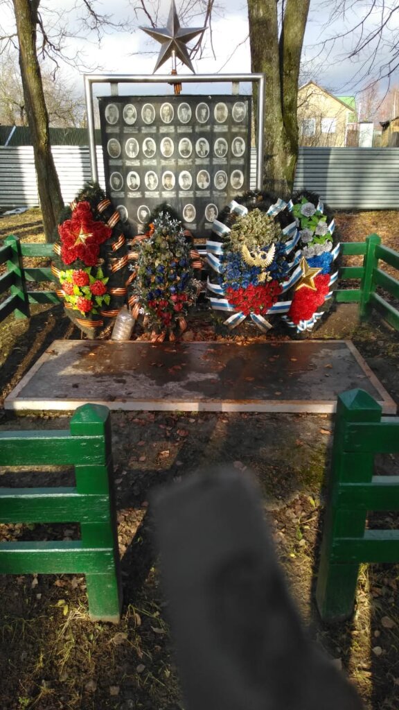 Anıt, heykel Обелиск односельчанам, Moskova ve Moskovskaya oblastı, foto