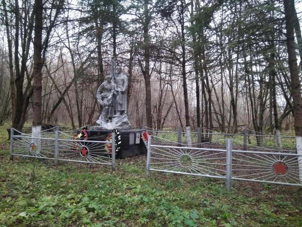 Anıt, heykel Воинское захоронение № 8-13, Moskova ve Moskovskaya oblastı, foto