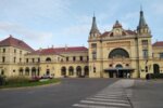 Pécs (Baranya vármegye, Pécs), tren istasyonu  Pecs'ten