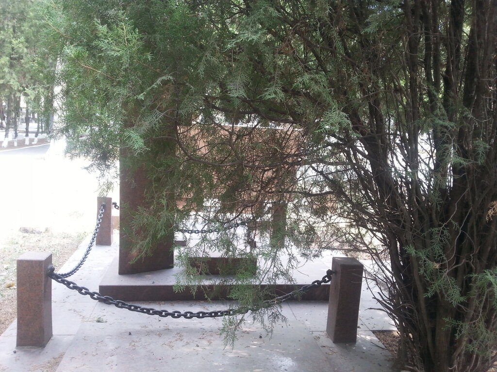 Ünlü kişilerin mezarları Адмирал С.Е. Чурсин, Sevastopol, foto