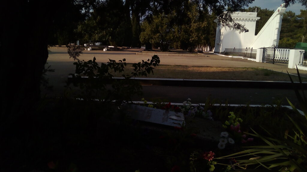 Ünlü kişilerin mezarları Герой Советского Союза, рядовой И.К. Яцуненко, Sevastopol, foto