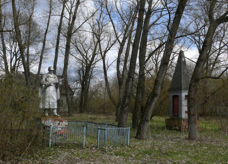 Anıt, heykel Воинам-землякам и братская могила воинов, Kiev Bölgesi, foto