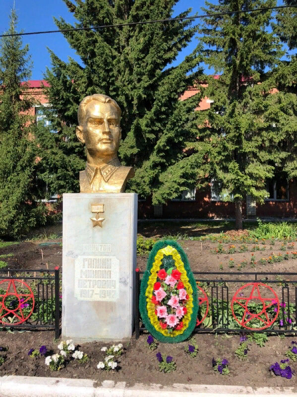 Anıt, heykel Бюст Героя Советского Союза Михаила Петровича Галкина, Plast, foto