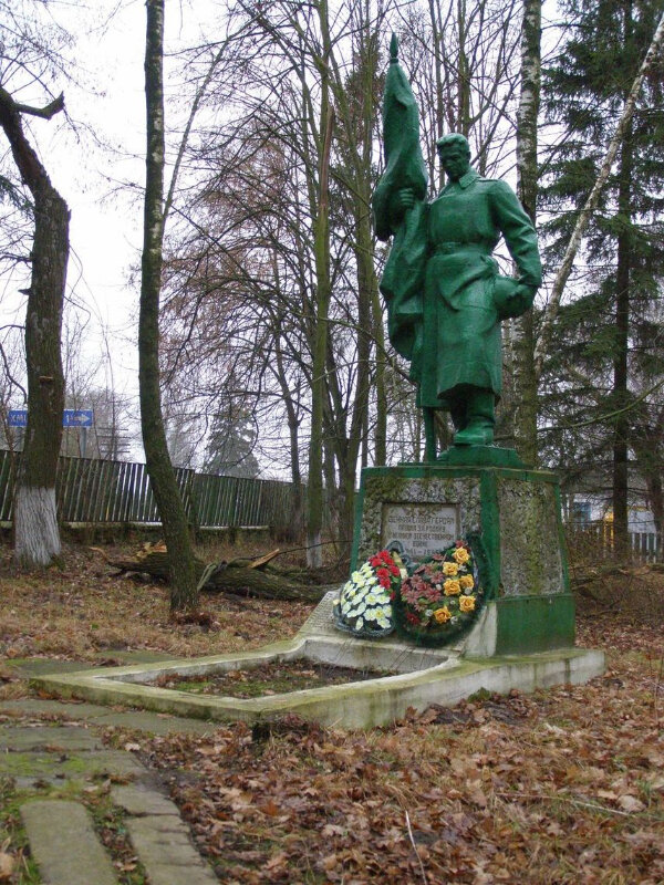 Anıt, heykel Братская могила воинов, Çernigov Bölgesi, foto