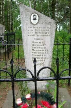 Anıt, heykel Братская могила, Mogiliovskaya oblastı, foto