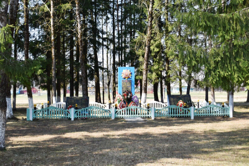 Anıt, heykel Братская могила, Brianskaya oblastı, foto