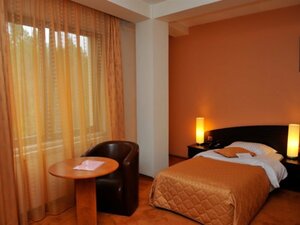 Hotel Anna (Gorj, Târgu Jiu, Ecaterina Teodoroiu), otel  Targu Jiu'den