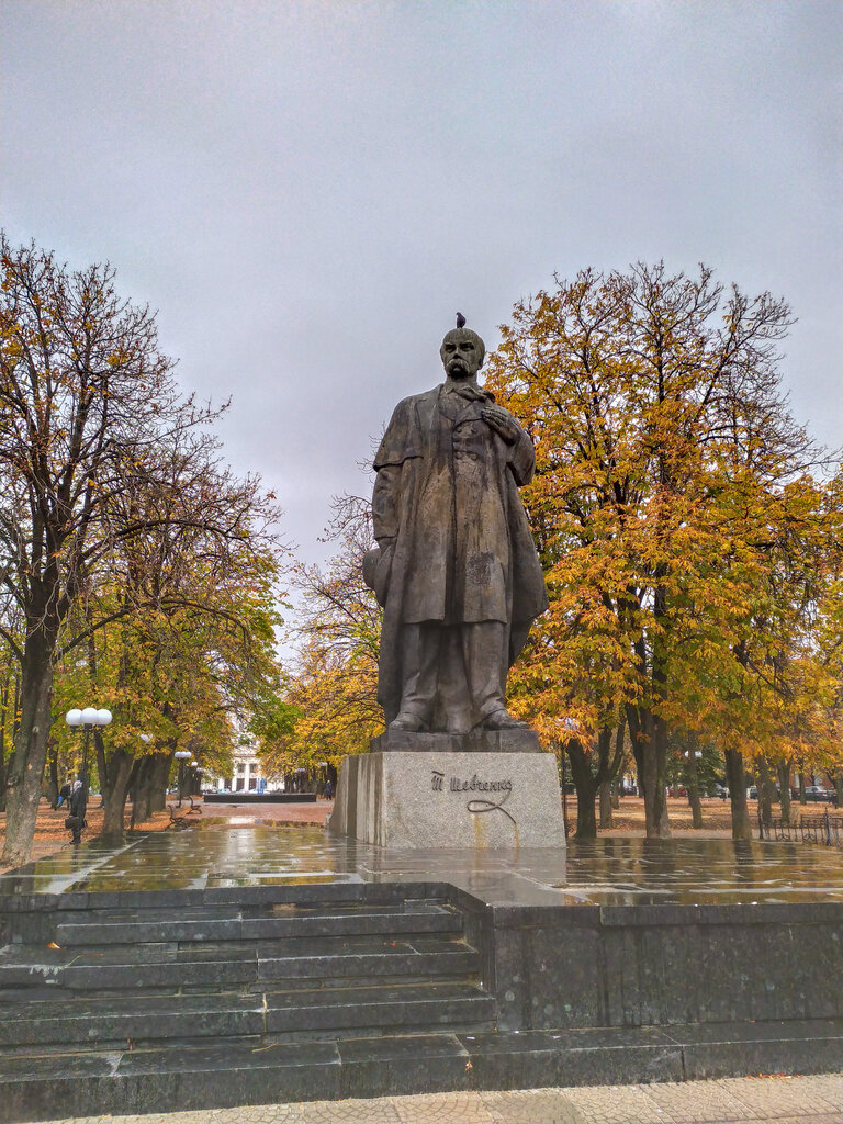 Anıt, heykel Тарас Григорьевич Шевченко, Lugansk, foto