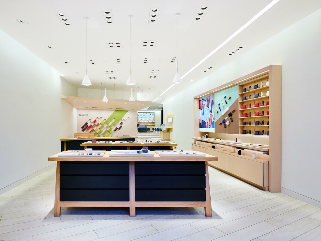 Tütün, sigara mağazaları Iqos Store, Münih, foto