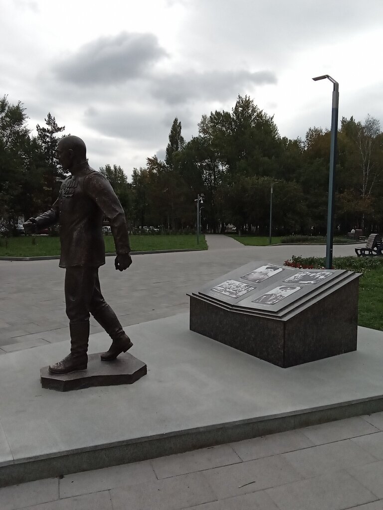 Anıt, heykel Герой Советского Союза Яков Неумоев, Tiumen, foto