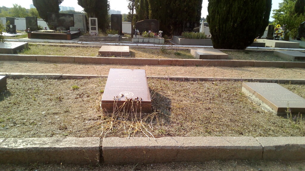 Ünlü kişilerin mezarları Полковник А.Б. Меграбян, Sevastopol, foto