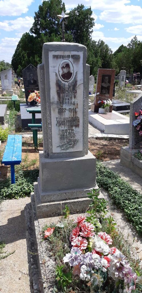 Ünlü kişilerin mezarları Штурман, лейтенант И.И. Гапич, Kırım Cumhuriyeti, foto