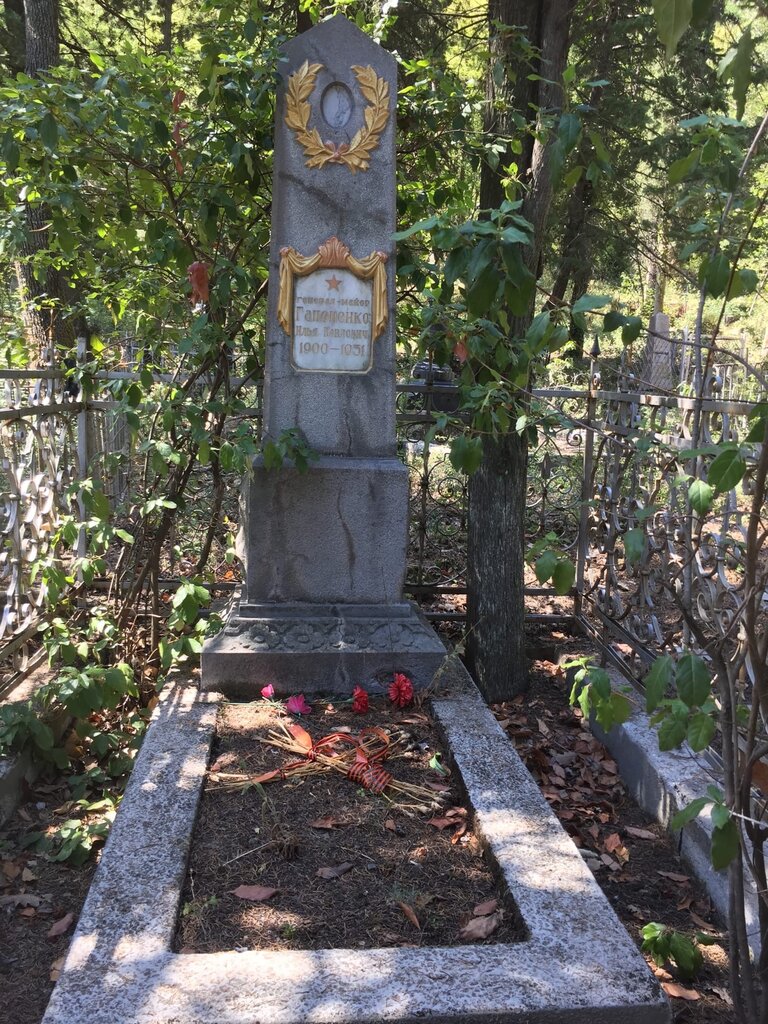 Ünlü kişilerin mezarları Генерал-майор И.П. Гапоненко, Kırım Cumhuriyeti, foto