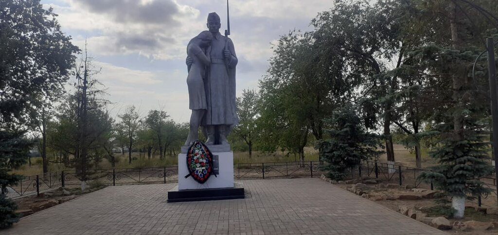 Anıt, heykel Воинам-односельчанам, павшим в годы Великой Отечественной войны, Volgogradskaya oblastı, foto
