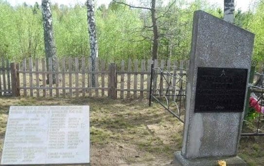 Anıt, heykel Братская могила, Minskaya oblastı, foto