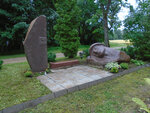 Братская могила (Tartu County, Äksi village), anıt, heykel  Tartu Vilayeti'nden