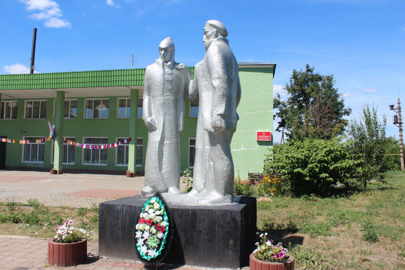 Anıt, heykel Братская могила двадцатипятитысячников, Belgorodskaya oblastı, foto
