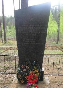 Anıt, heykel Братская могила, Minskaya oblastı, foto