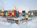 Playground (Yamalo-Nenets Autonomous Area, Gubkinskiy, 1-y mikrorayon), oyun alanı  Gubkinski'den