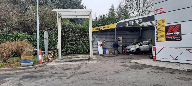 Otogaz dolum istasyonu Q8 Girimonti, Lombardiya, foto