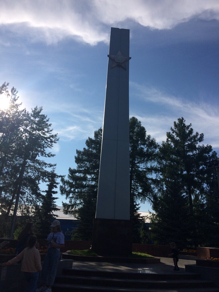 Anıt, heykel 200 лет КНПО им. Ленина, Kazan, foto