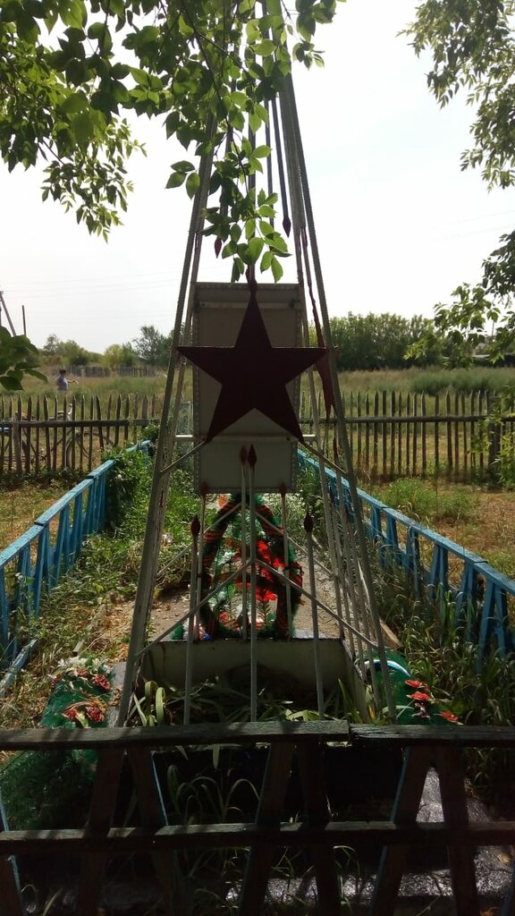 Anıt, heykel Обелиск воинам-землякам, павшим в годы Великой Отечественной войны, Omskaya oblastı, foto