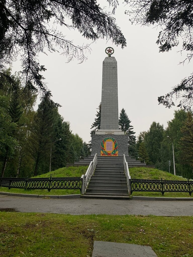 Anıt, heykel Мемориал боевой славы с обелиском солдатам-защитникам Родины, Vologda, foto