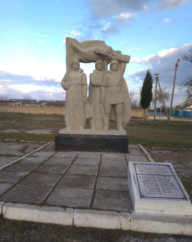 Anıt, heykel Односельчанам, павшим в Великой Отечественной войне, Kırım Cumhuriyeti, foto
