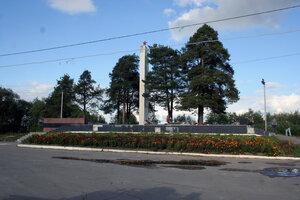 Братская могила (Leningrad Region, Podporozhye), anıt, heykel  Podorogie'den