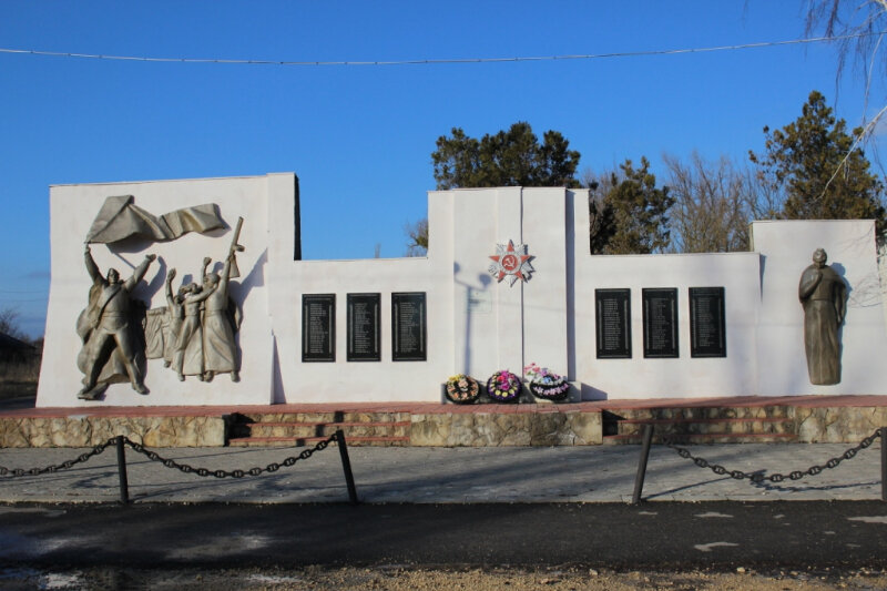 Anıt, heykel Братская могила, Krasnodarski krayı, foto