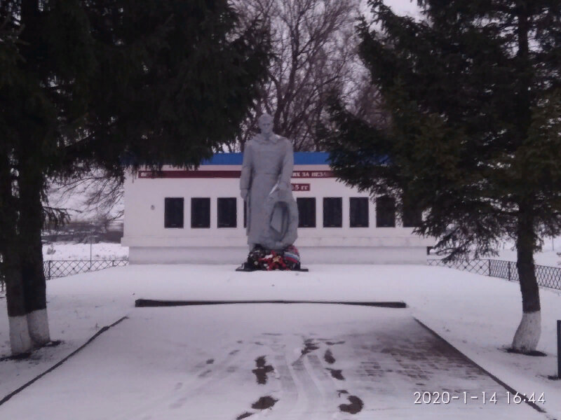Anıt, heykel Братская могила советских воинов, Belgorodskaya oblastı, foto