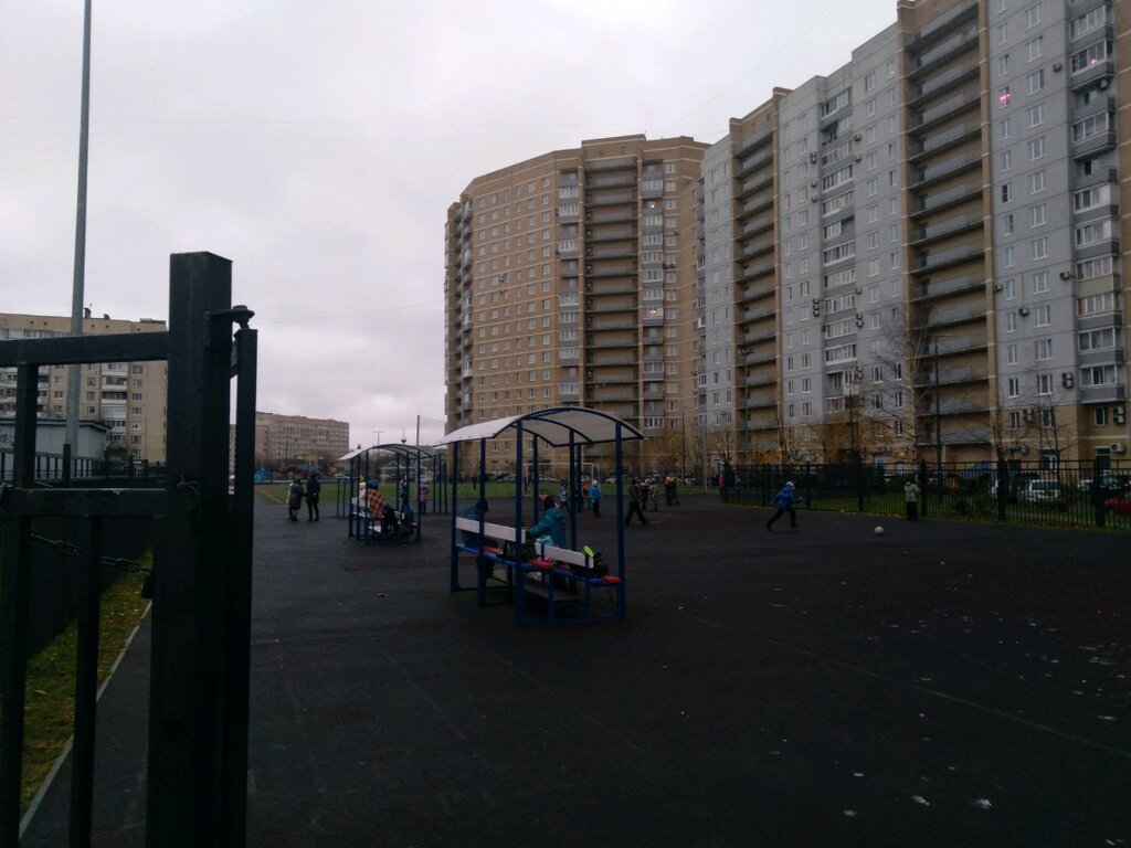 Spor alanı Стадион школы № 303, Saint‑Petersburg, foto