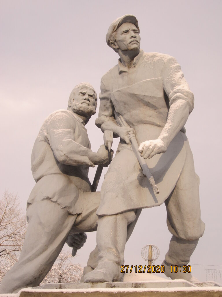 Anıt, heykel Борцам за Советскую власть, Donetsk, foto