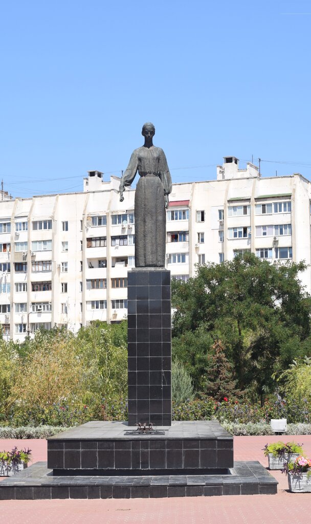 Anıt, heykel Скорбящая мать, Yevpatorya, foto