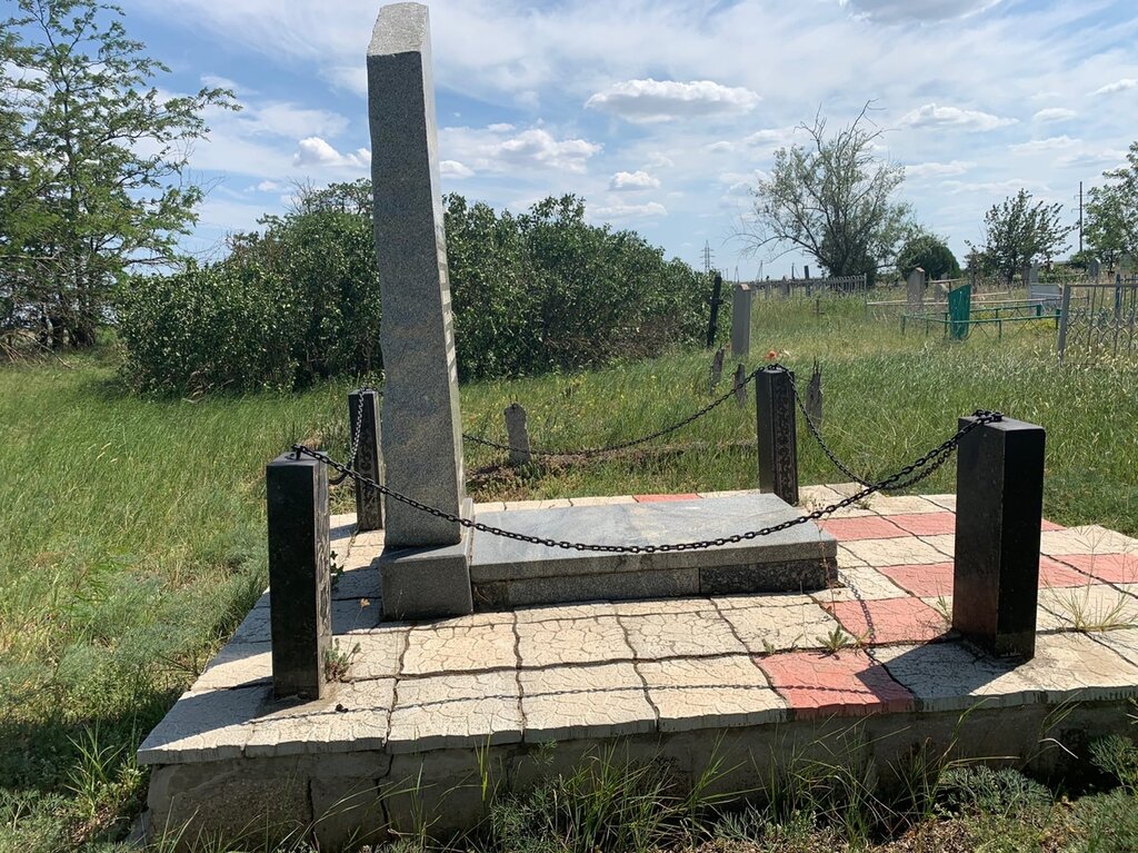 Ünlü kişilerin mezarları Военный летчик И.А. Мундыкс, Kırım Cumhuriyeti, foto