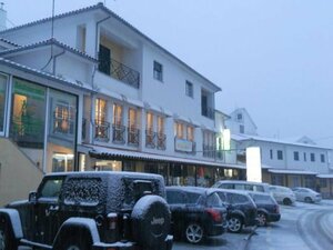 Encosta da Serra (Guarda, Seia, Sabugueiro), otel  Guarda'dan