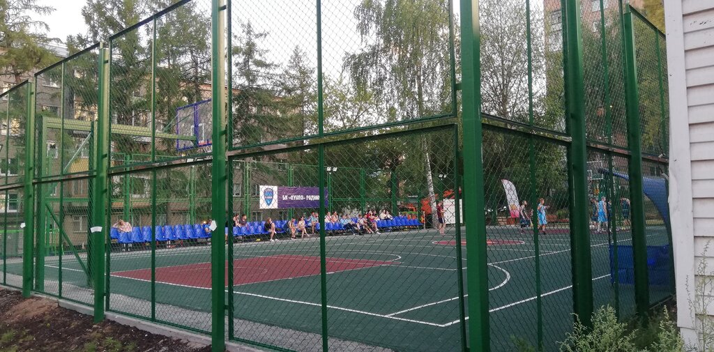 Spor alanı Баскетбольная площадка, Izhevsk, foto