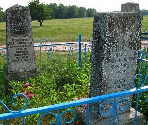 Anıt, heykel Жителям сожженной деревни, Minskaya oblastı, foto